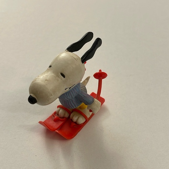 Peanuts | Toys | Vintage Snoopy Figure Snoopy Peanuts Skiing Ski Figure H7 | Poshmark